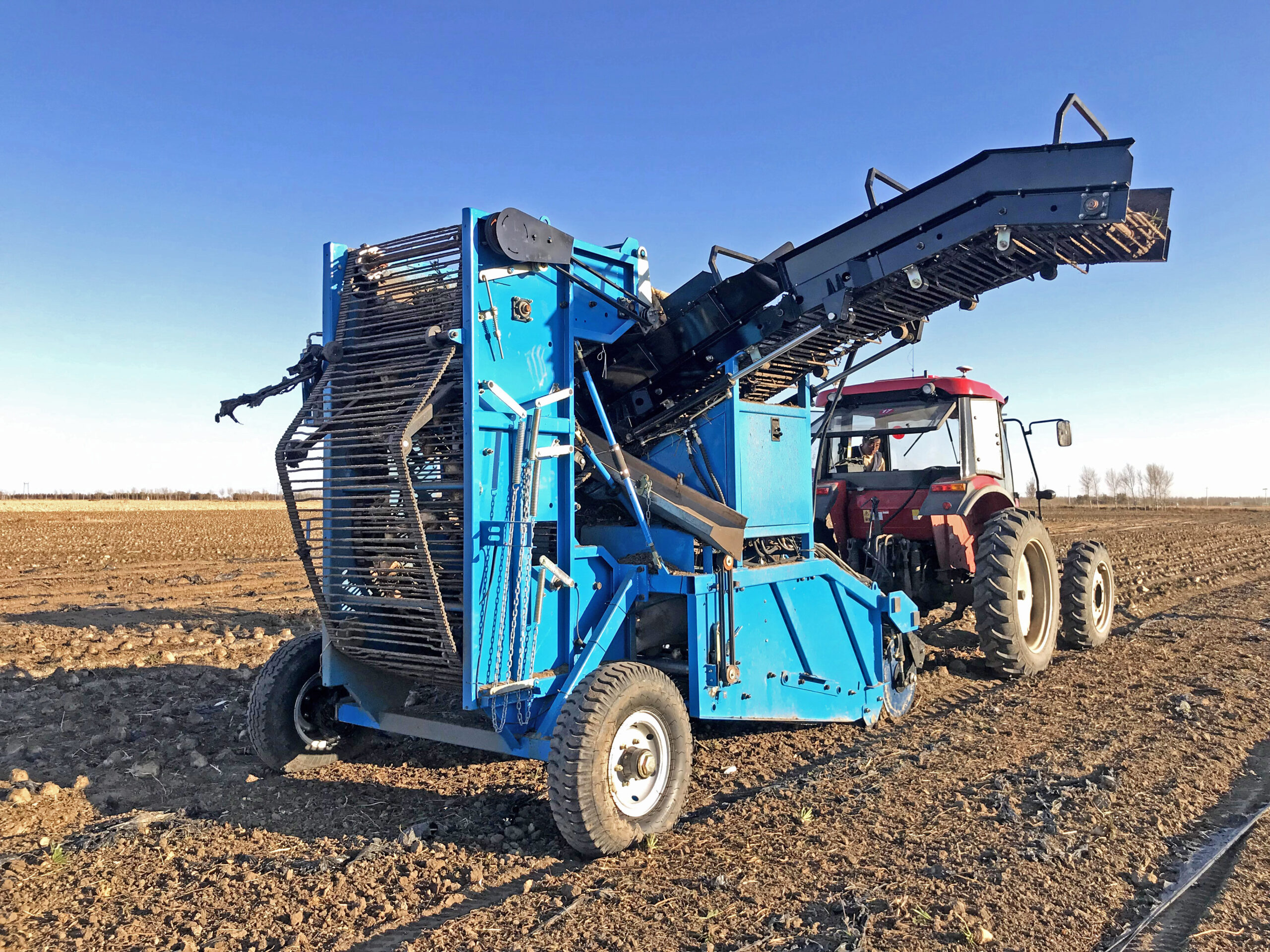 Beet Combine Harvester 4TQ-4 - K&F INTERNATIONAL